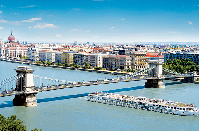 Crystal Mozart in Budapest