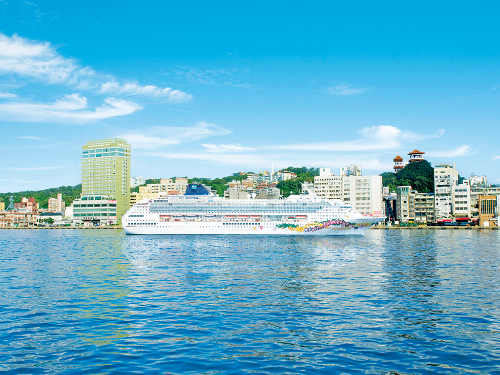 Norwegian Sky, alongside Norwegian Sun and Spirit, will be deployed in ...